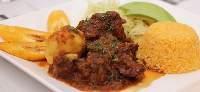 El seco de chivo es un platillo tradicional en Ecuador - Nuevos ...